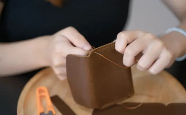 Beginner's Guide To DIY Leather Card Holder in Singapore [2026] - Leather Workshop Singapore